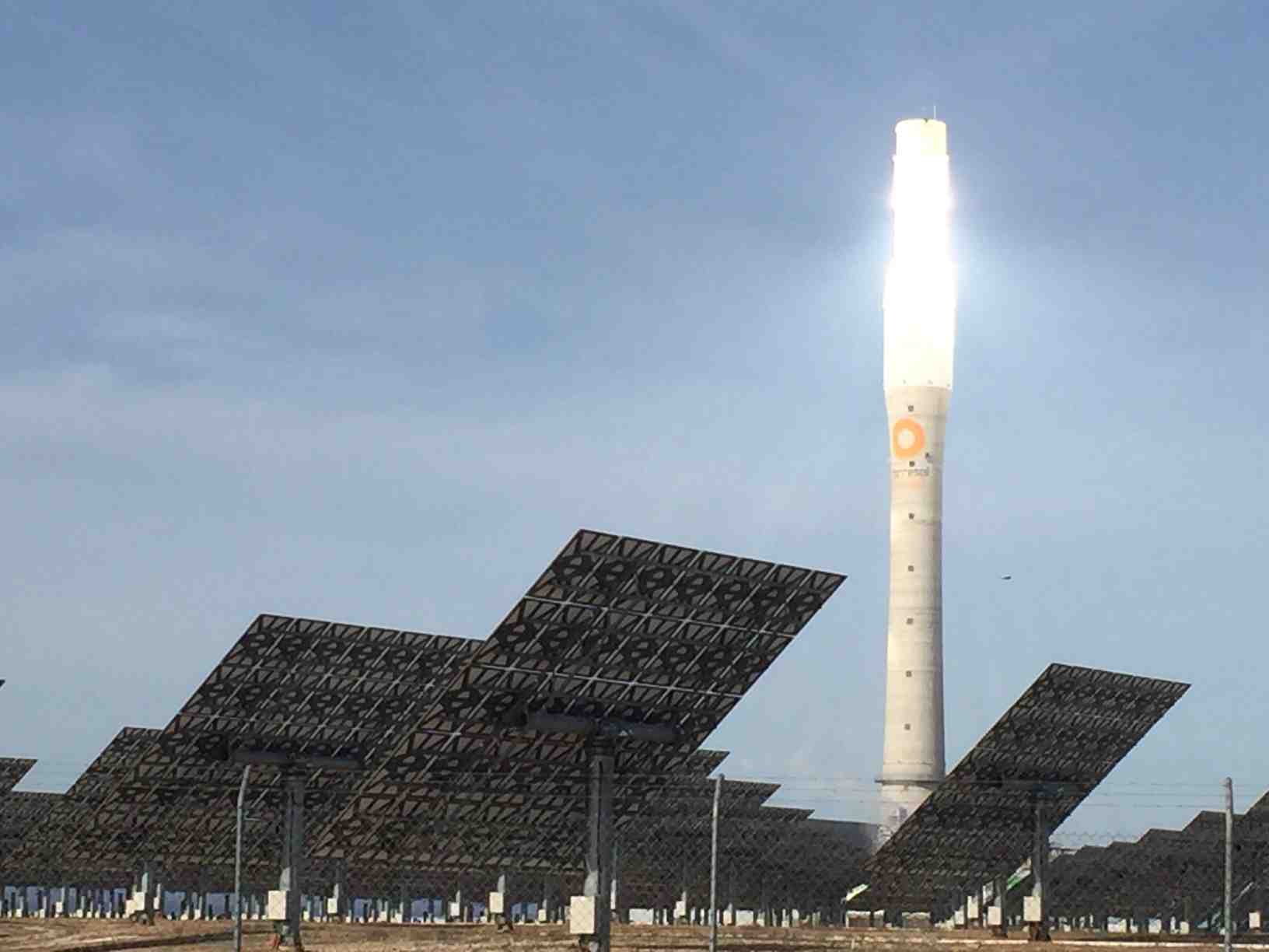 Macquarie invests $140m in Spanish solar tower and parabolic trough ...