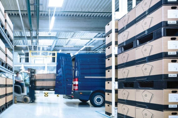 Maker of Daimler and Mercedes cars starts selling home energy storage ...