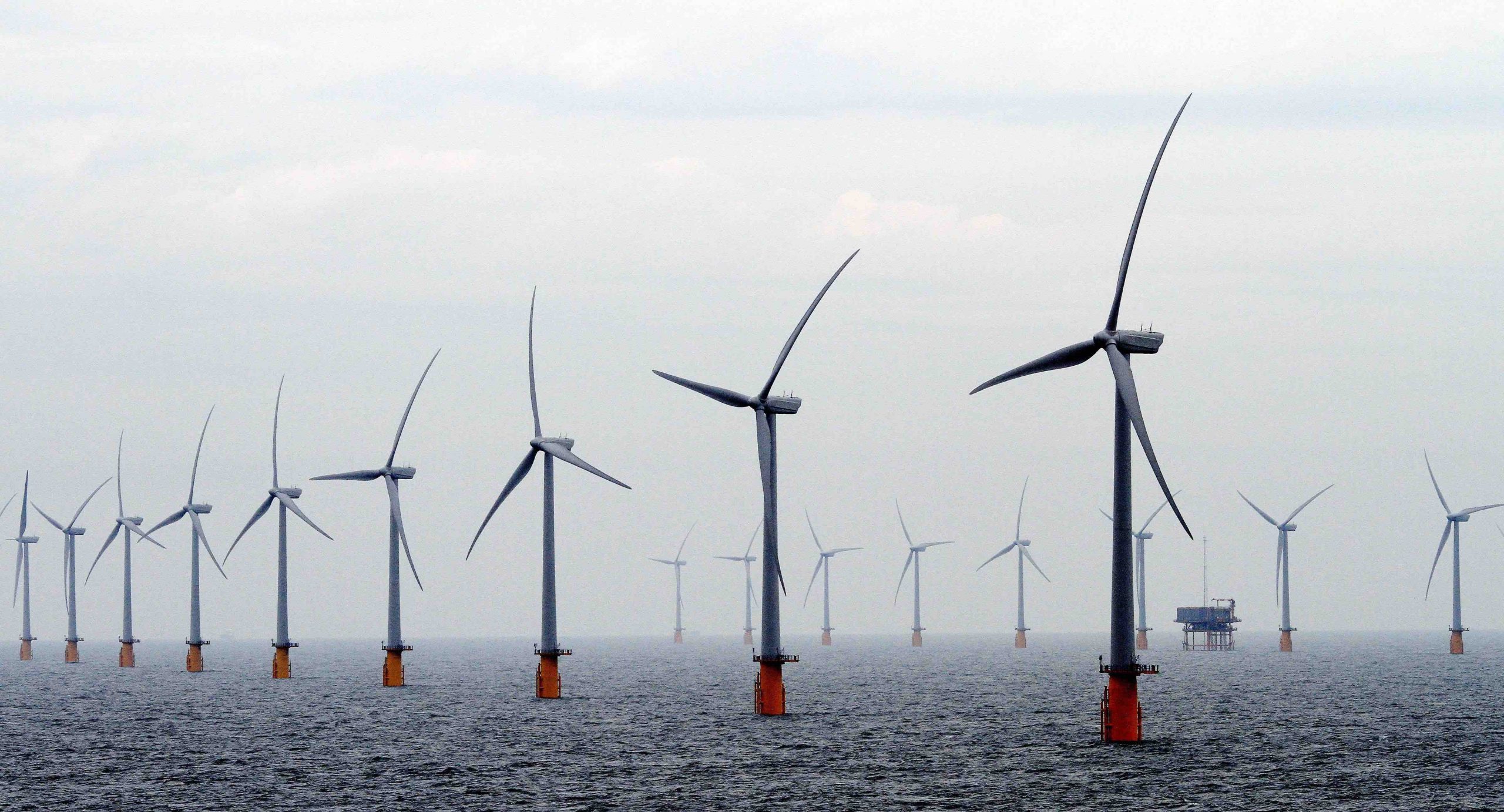 Super hybrids: Shell combines offshore wind, with floating solar ...