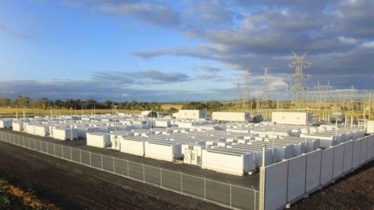Australia's biggest battery discharges at full capacity for first time ...